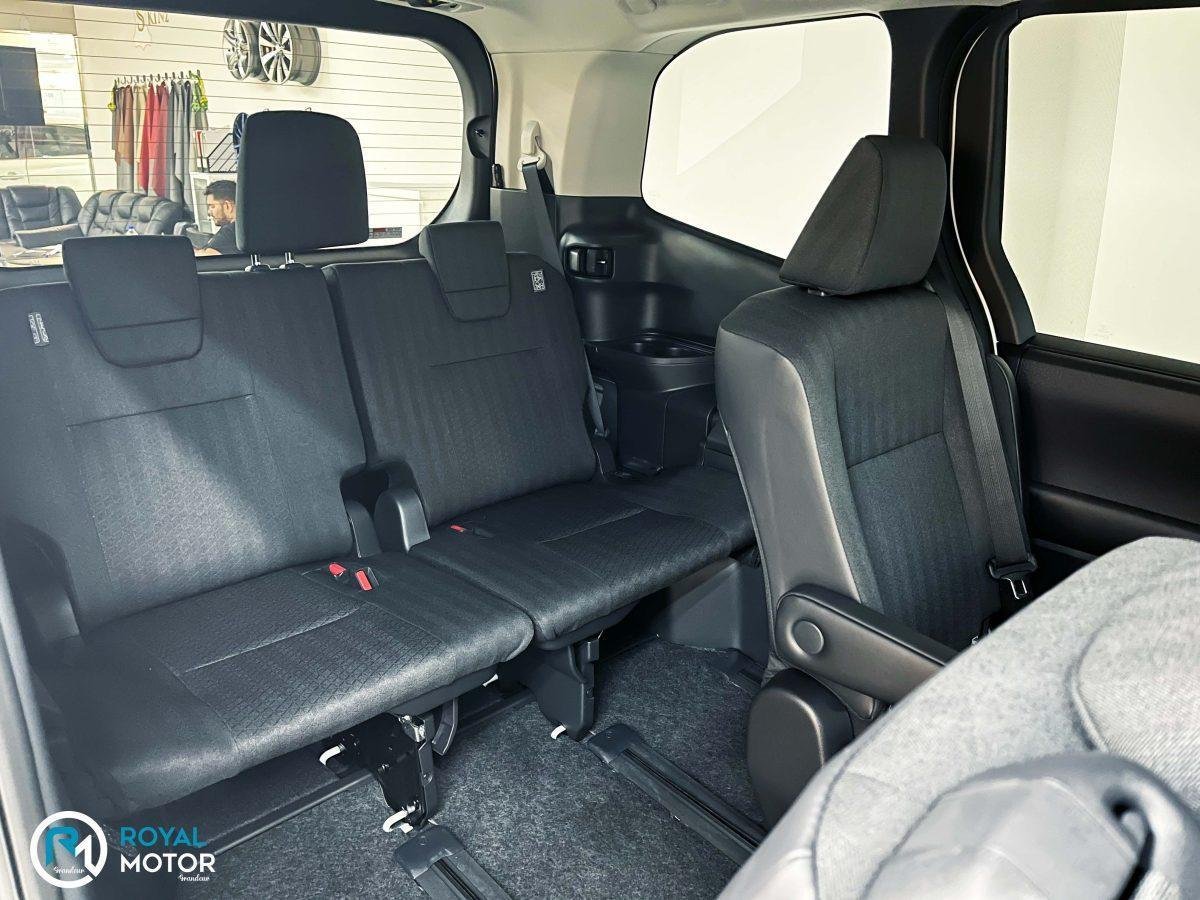 Suzuki Landy Hybrid 7-Seater MPV Singapore | Royal Motor Grandeur
