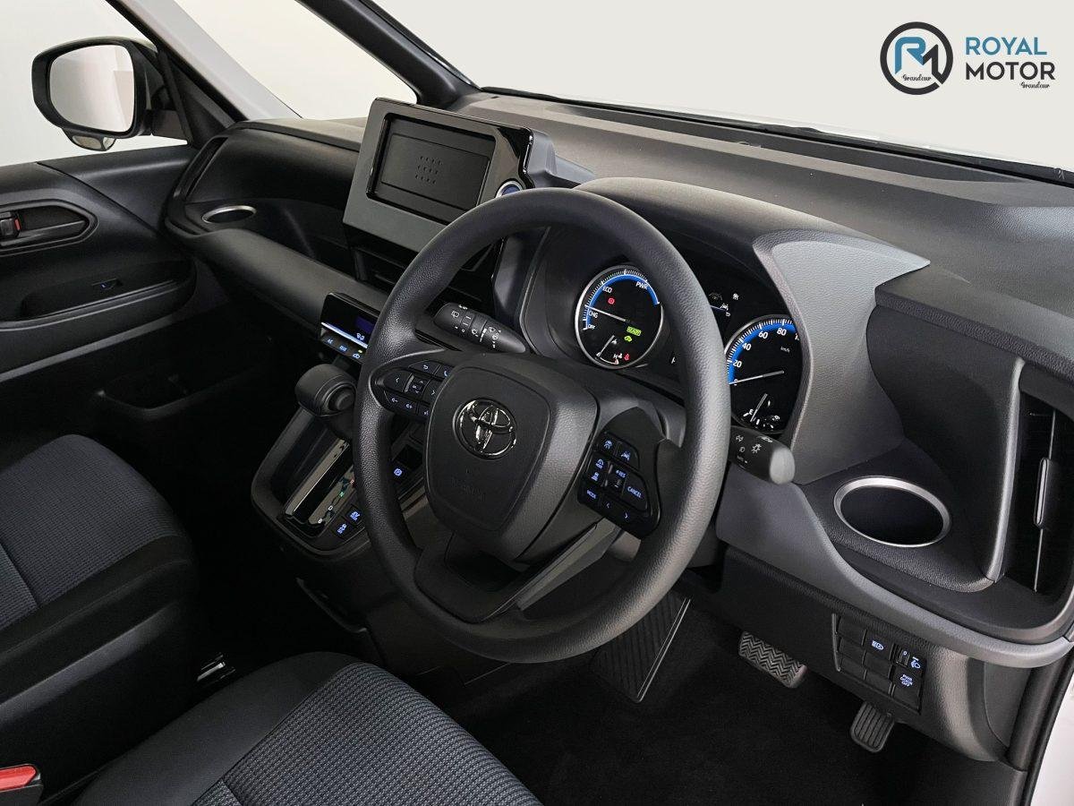 Toyota Noah Hybrid Singapore – 7-Seater MPV Price & Deals