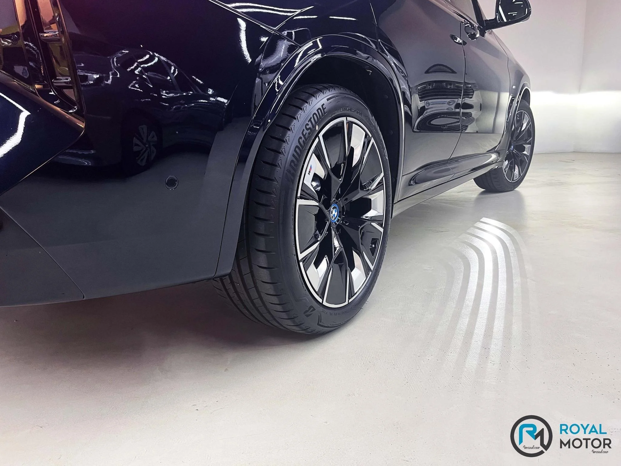 BMW G08 IX3 M-SPORT PRO | Royal Motor Grandeur