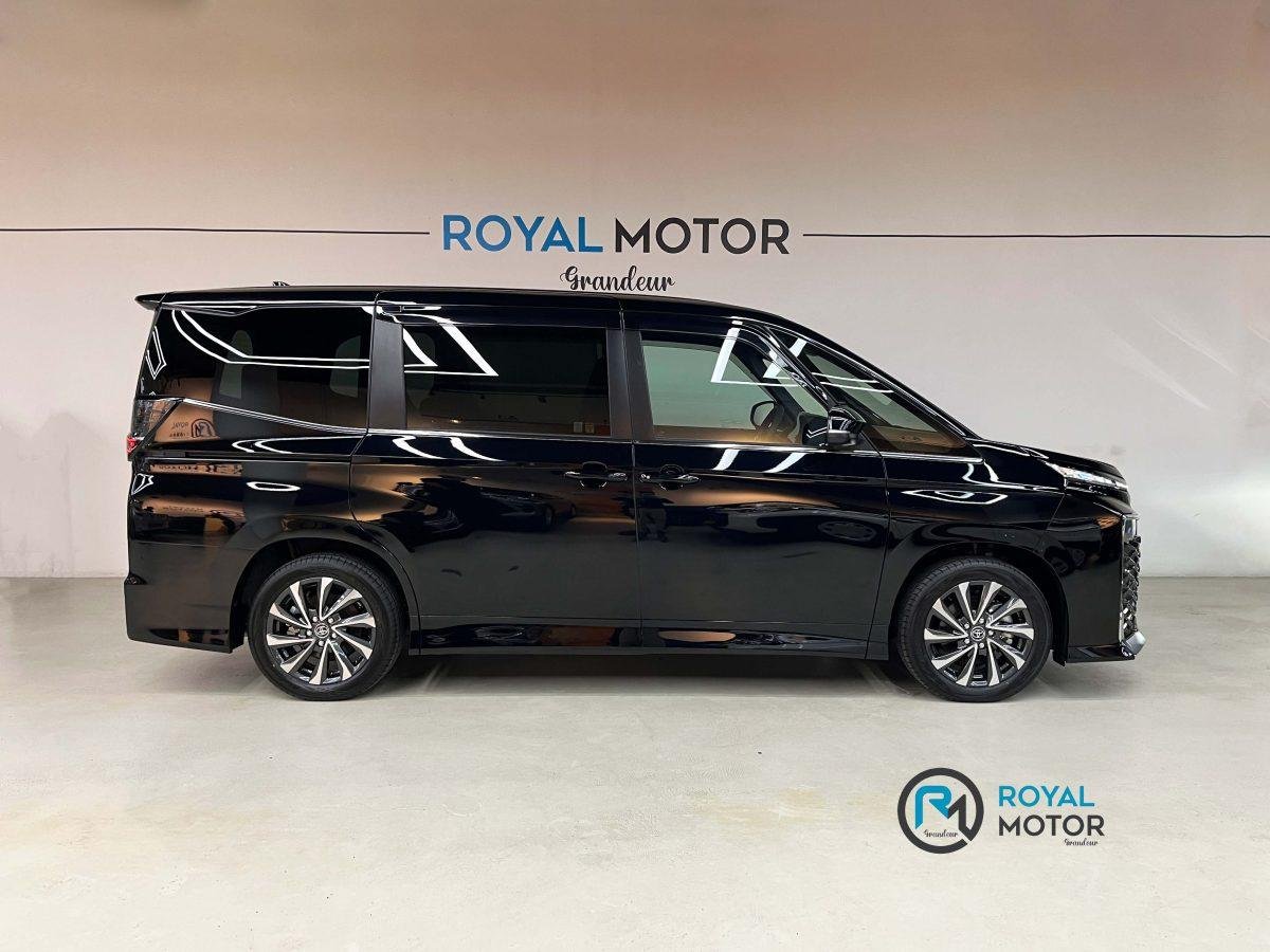 NEW Toyota Voxy 1.8S Z Hybrid | Royal Motor Grandeur