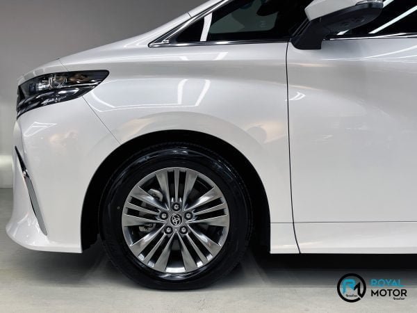 Toyota Alphard 2.5Z Review | Royal Motor Grandeur