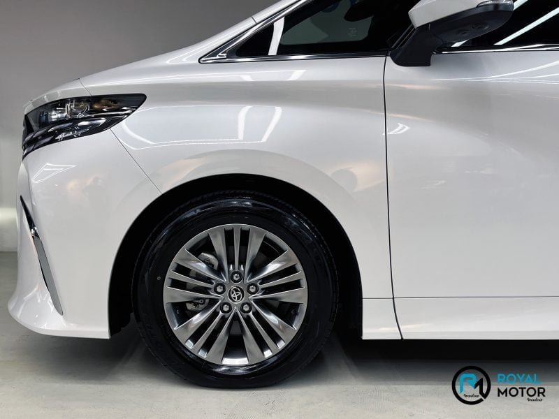 Toyota Alphard 2.5Z Review | Royal Motor Grandeur