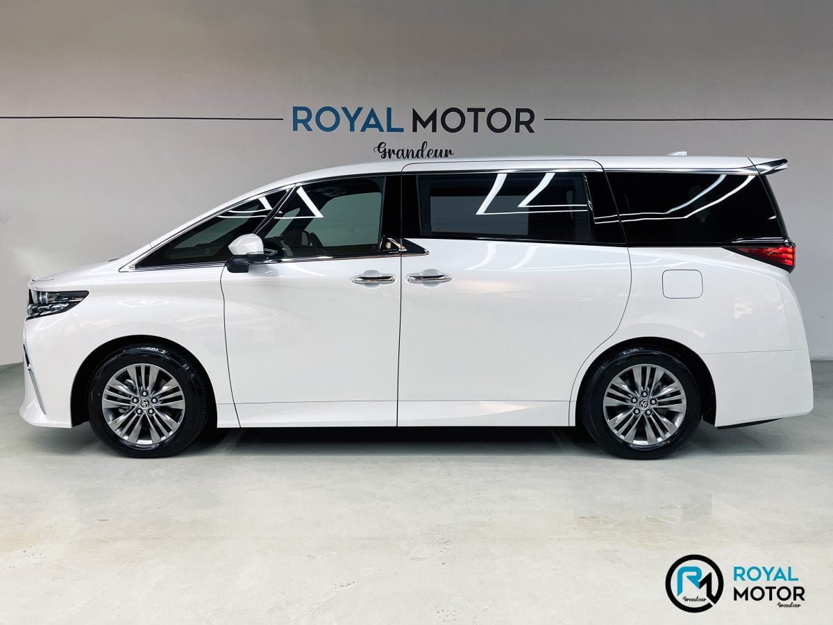 Toyota Alphard 2.5Z Review | Royal Motor Grandeur