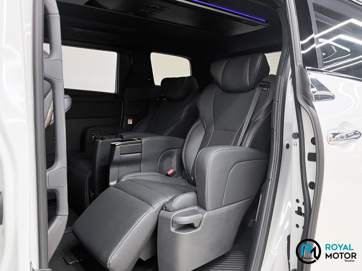 Toyota Alphard Priced At S$329,888