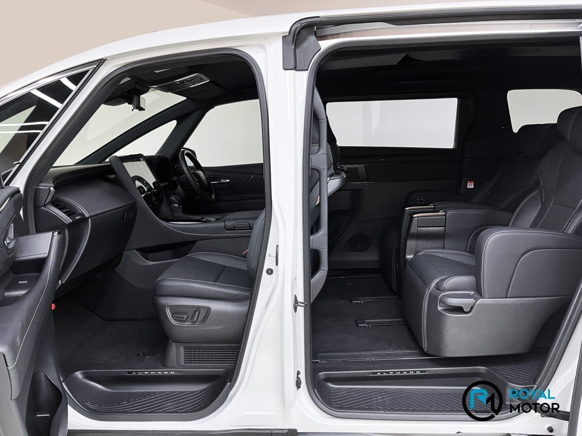 Toyota Alphard 2.5Z Review | Royal Motor Grandeur