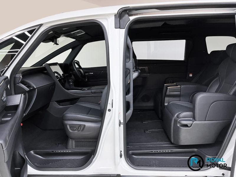 Toyota Alphard 2.5Z Review | Royal Motor Grandeur