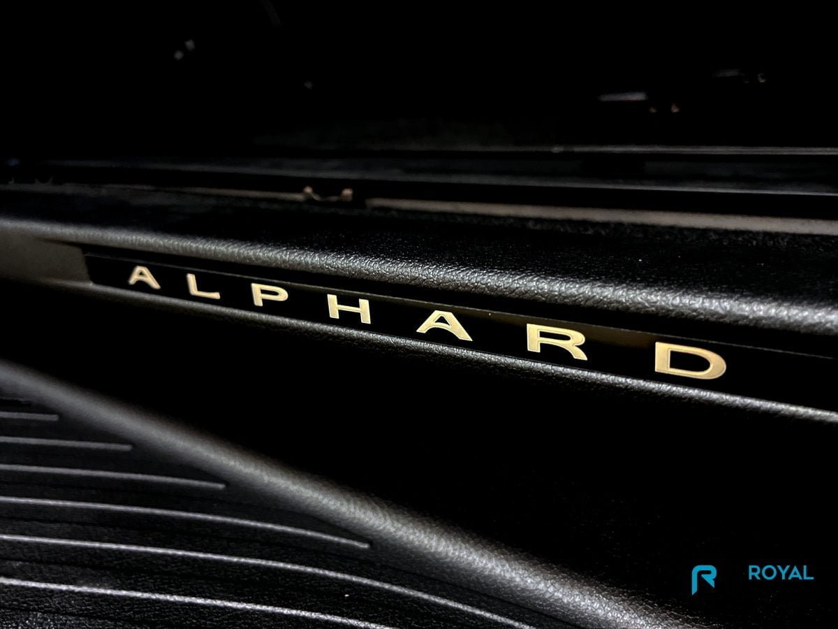 Toyota Alphard 2.5Z Review | Royal Motor Grandeur