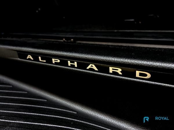 Toyota Alphard 2.5Z Review | Royal Motor Grandeur