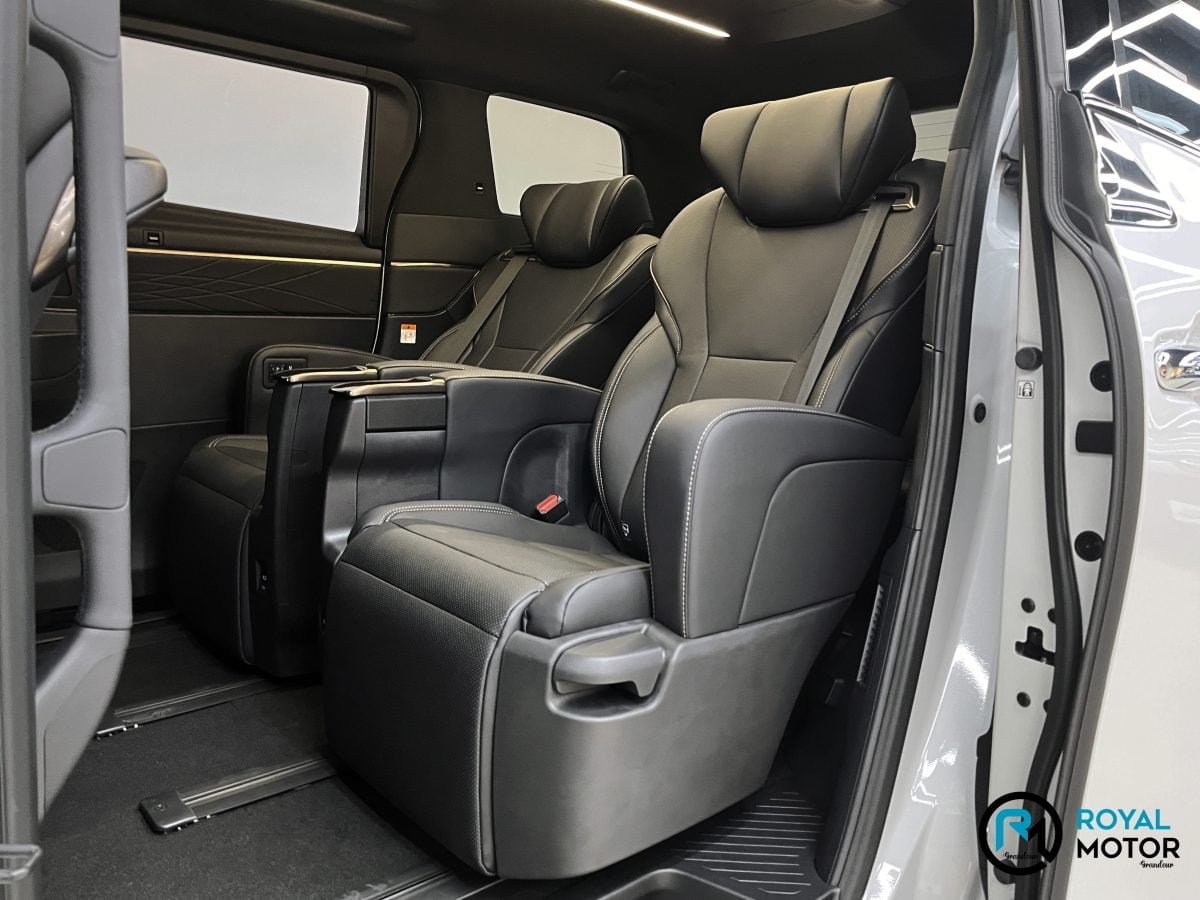 Toyota Alphard 2.5Z Review | Royal Motor Grandeur