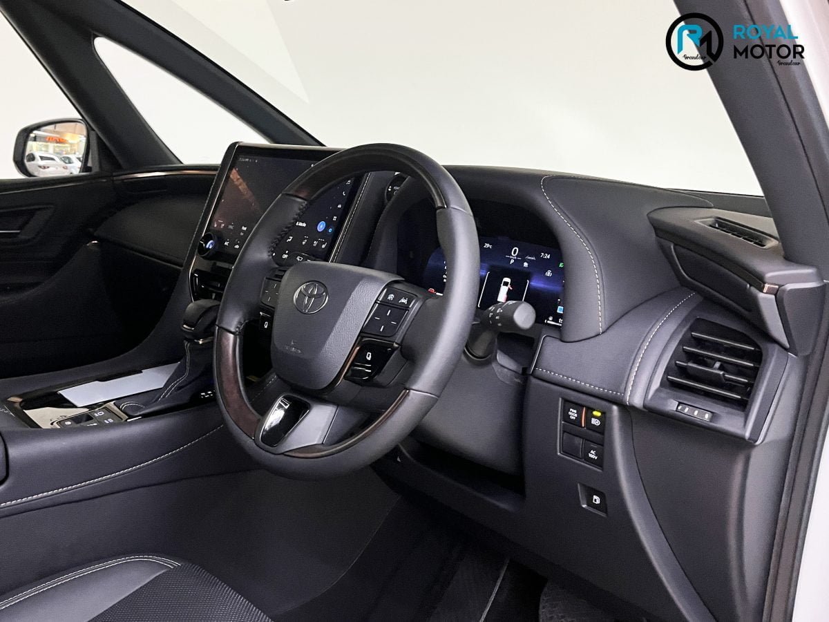 Toyota Alphard 2.5Z Review | Royal Motor Grandeur