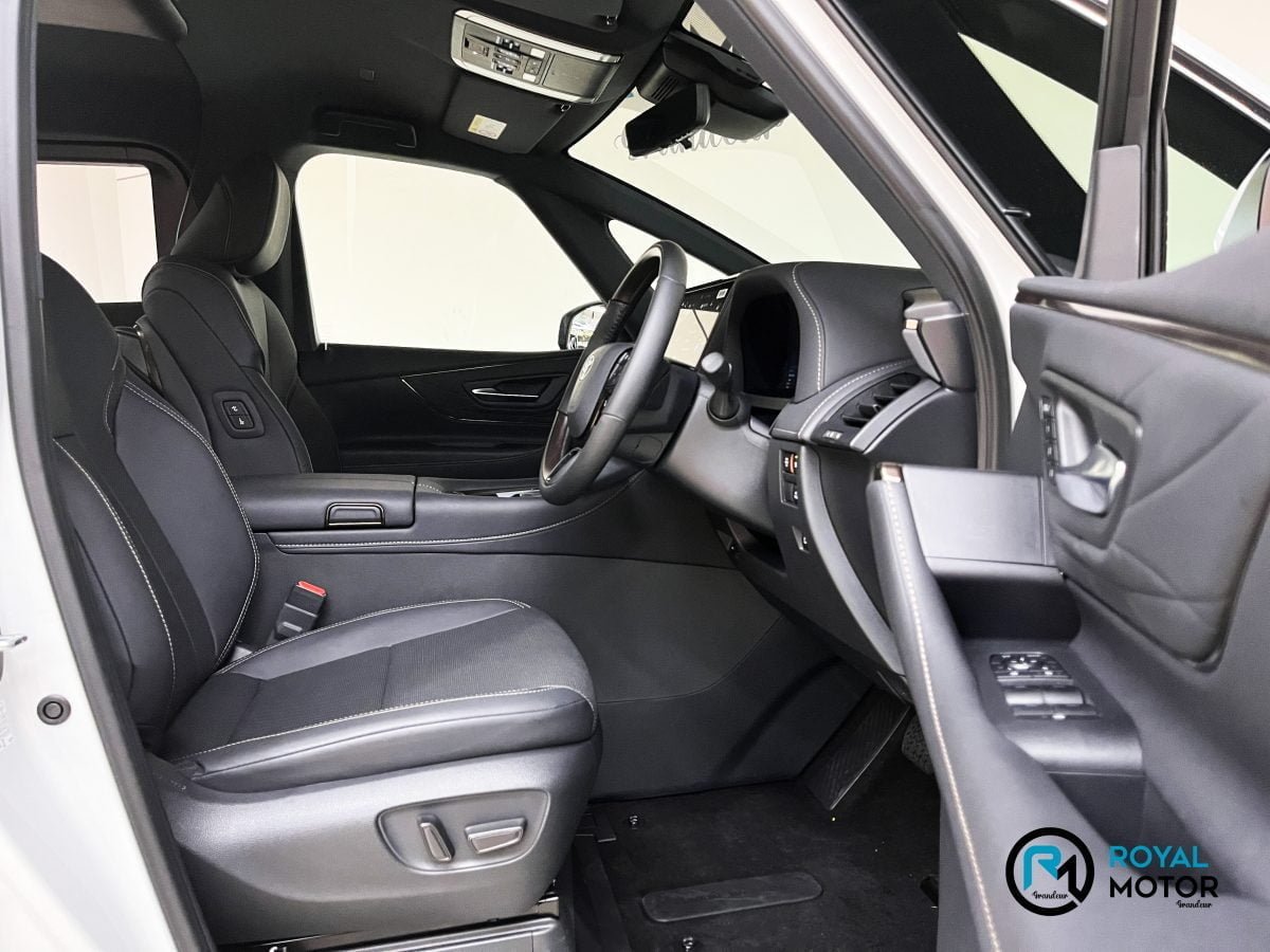 Toyota Alphard 2.5Z Review | Royal Motor Grandeur