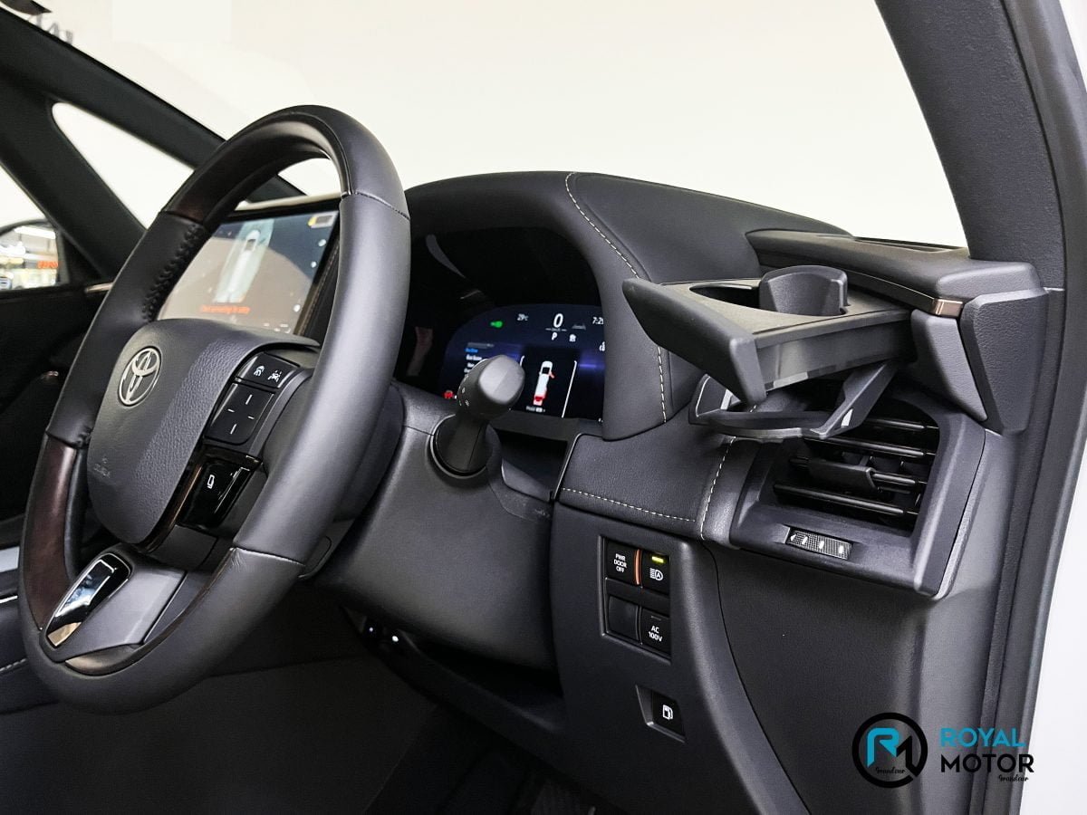 Toyota Alphard 2.5Z Review | Royal Motor Grandeur