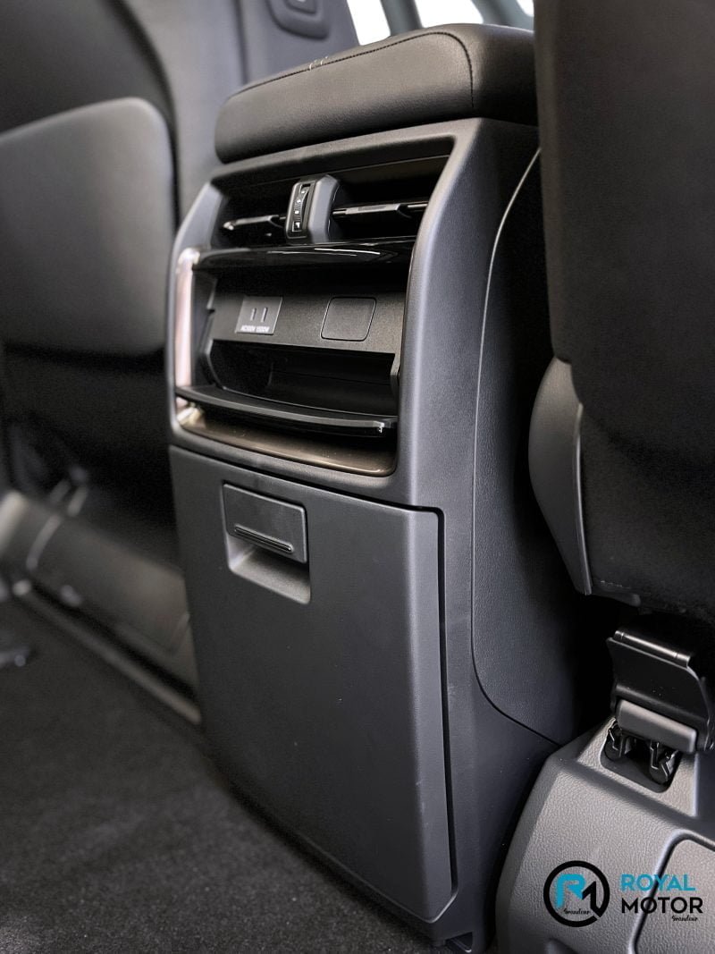 Toyota Alphard 2.5Z Review | Royal Motor Grandeur