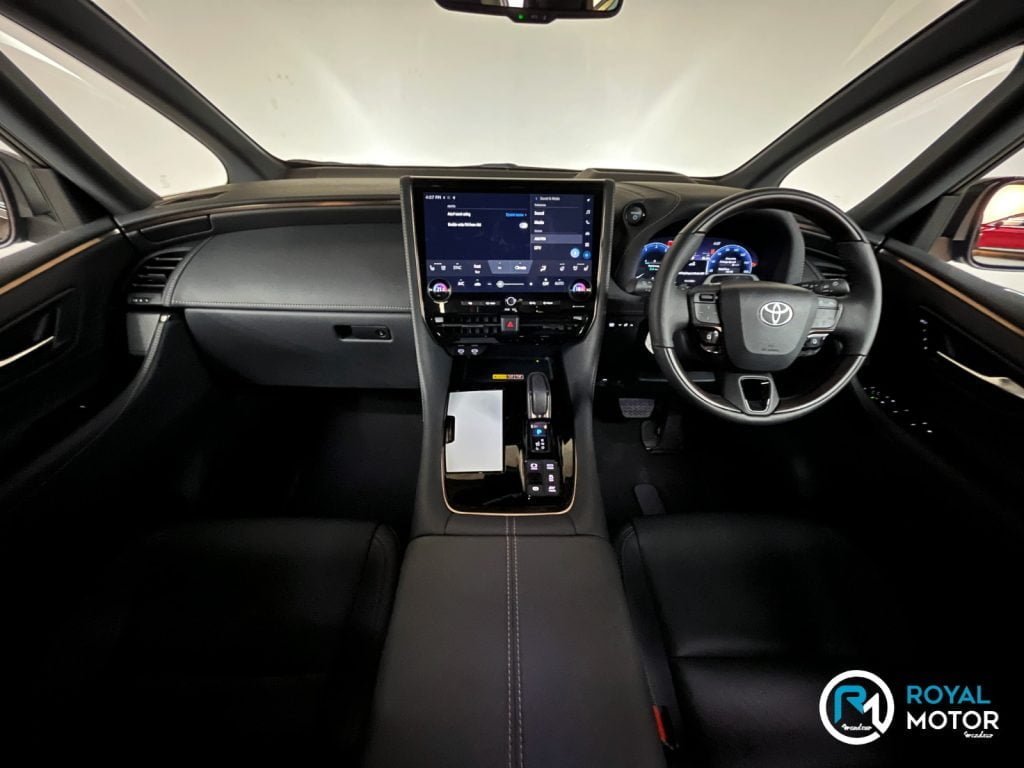 Toyota Vellfire Hybrid 2.5Z Premier | New Facelift | Royal Motor Grandeur